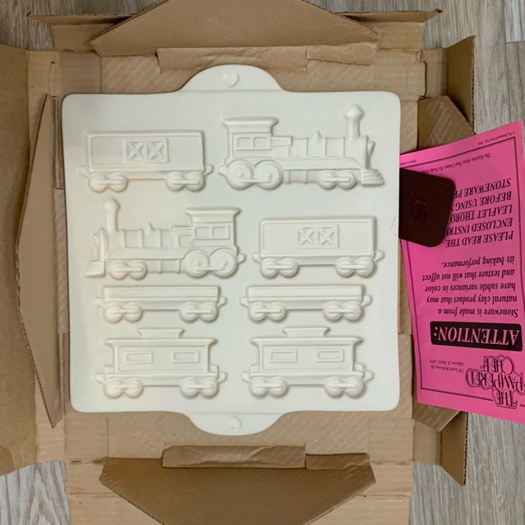 The Pampered Chef | Kitchen | Pampered Chef Gingerbread Home Town Train ...
